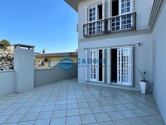 CASA TRÊS SUITES NO CINQUENTENÁRIO