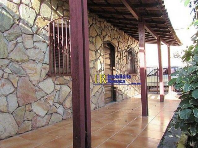 CASA TRï¿½S QUARTOS