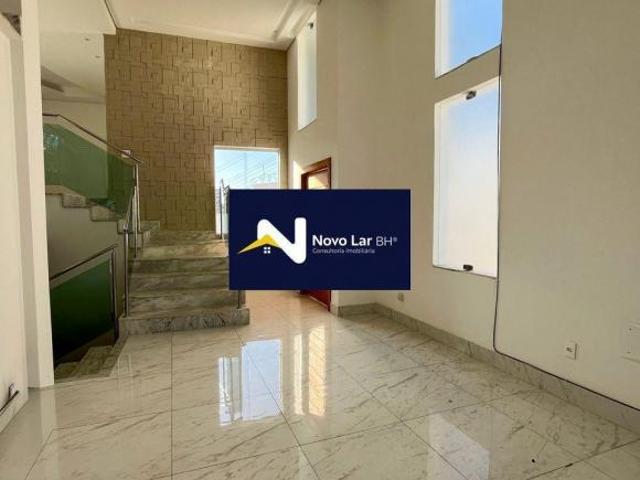 Casa Triplex 228m², 4 Quartos, Suíte e 6 Vagas à Venda no bairro Estoril