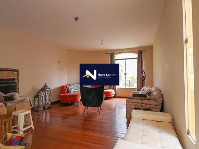 Casa triplex 407m², 4 quartos, suíte, 4 vagas no Buritis