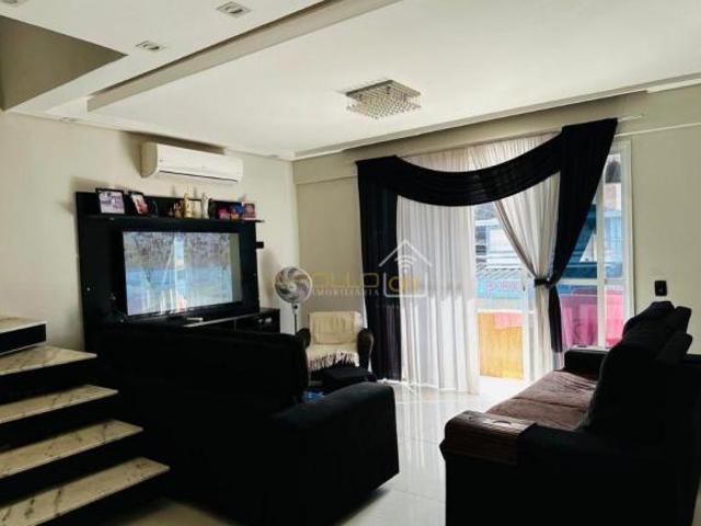 Casa triplex 5 dormitorios Marape Santos