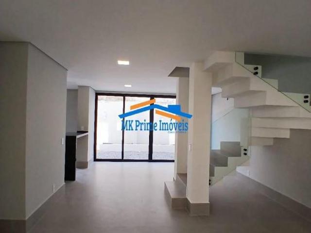 Casa Triplex c/ 5 Quartos 3 Suítes no Cambury Residence II 200m da Praia