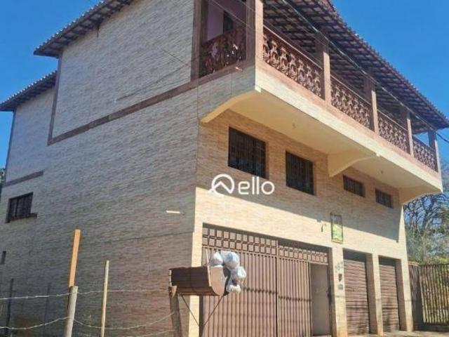 Casa Triplex com Apartamento Independente, Comércio e Pomar à Venda na Quinta do Sumidouro – Pedro L