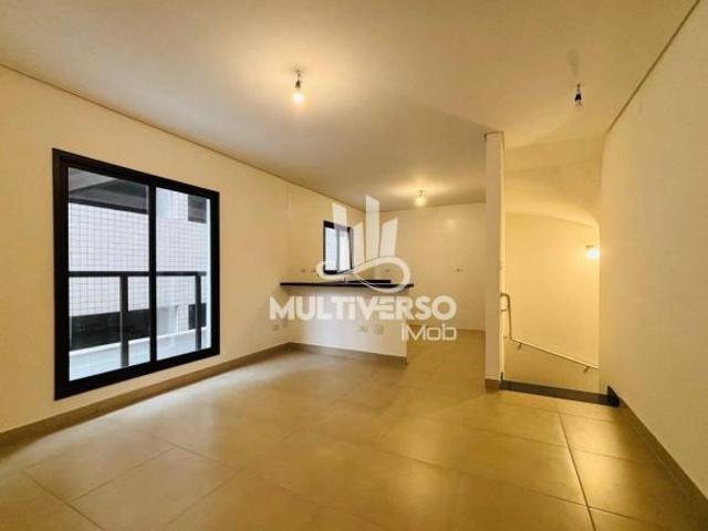 Casa triplex com area externa 3 vagas na quadra da praia em Santos