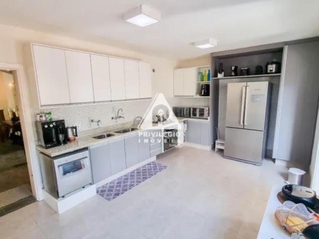 Casa Triplex com Piscina e Vista para o Cristo – Gávea, 6 Suítes, 3 Vagas!