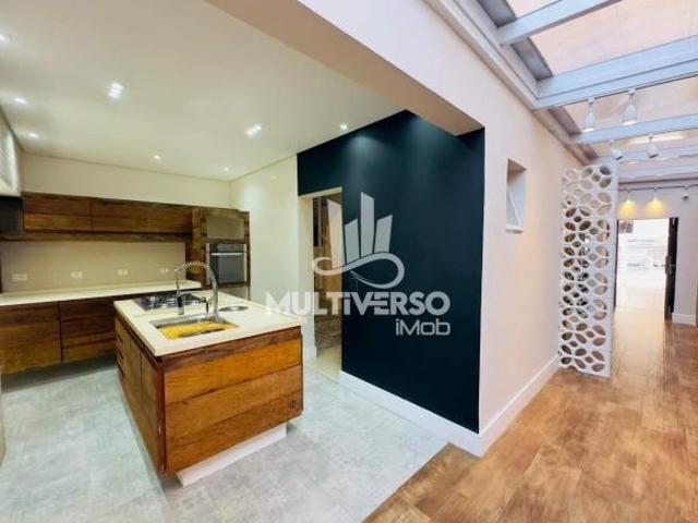 CASA TRIPLEX COM SUÍTE MASTER, CLOSET E ÁREA GOURMET INTEGRADA NO MARAPÉ