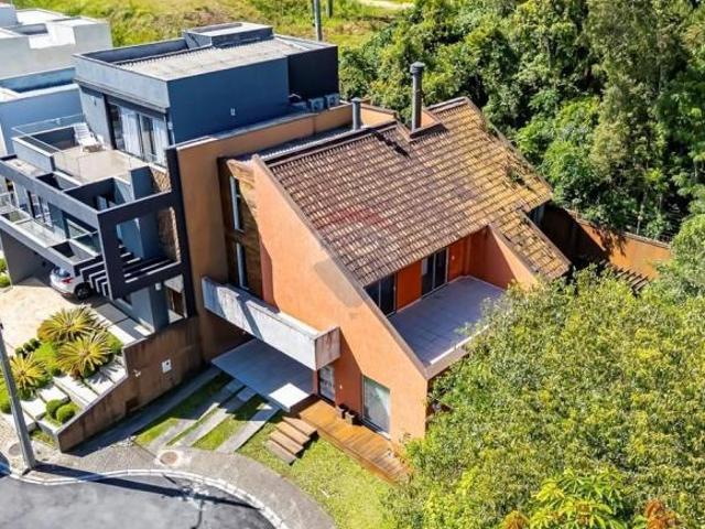 Casa Tríplex com 183m² em Condomínio Fechado, Bairro Santa Cândida, Curitiba, Paraná $ 1.160.000