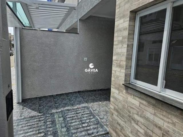 Casa triplex com 3 dormitórios no bairro da Aviação em Praia Grande