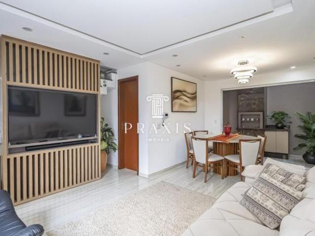 Casa triplex com 3 quartos, uma suíte, 3 vagas de