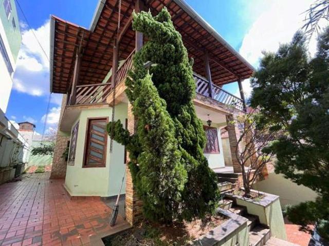 Casa Triplex com 5 quartos à venda em Belo Horizonte, no bairro Castelo
