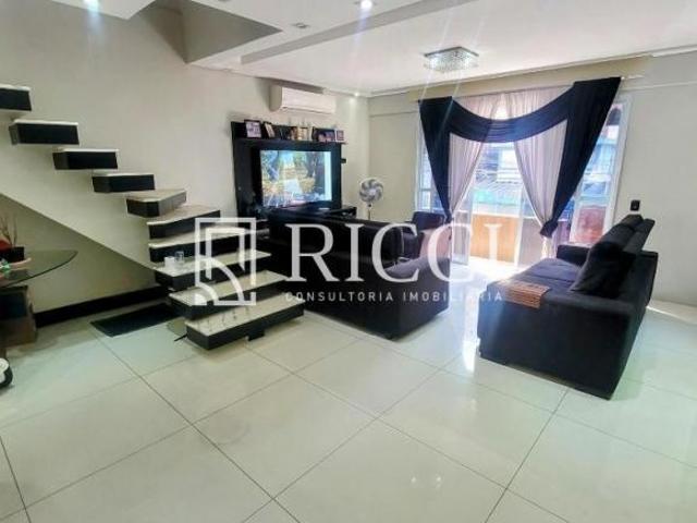 Casa Triplex com 5 quartos no Marapé, Santos | RICCI