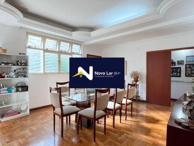 Casa Triplex com 7 quartos, 3 suites, área gourmet, 6 vagas à venda no Serra