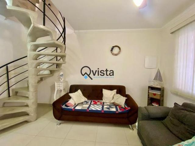 Casa Triplex à Venda na Enseada no Guarujá | QVista Inteligência Imobiliária.