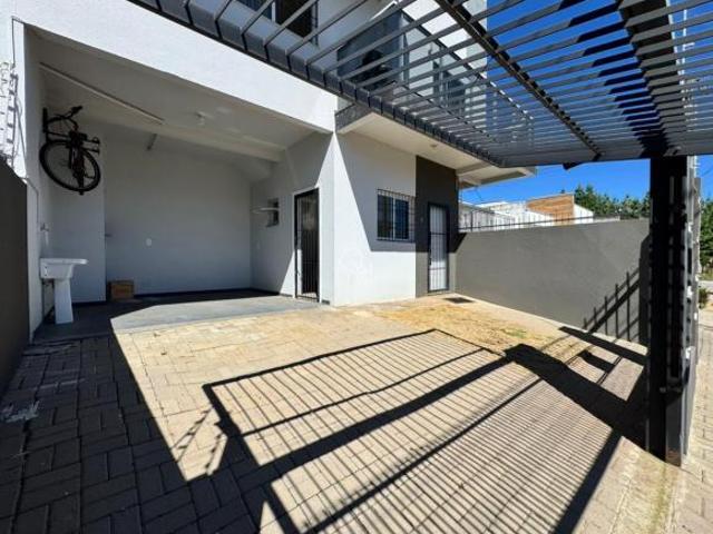 Casa triplex à venda no bairro De Zorzi, em Caxias do Sul