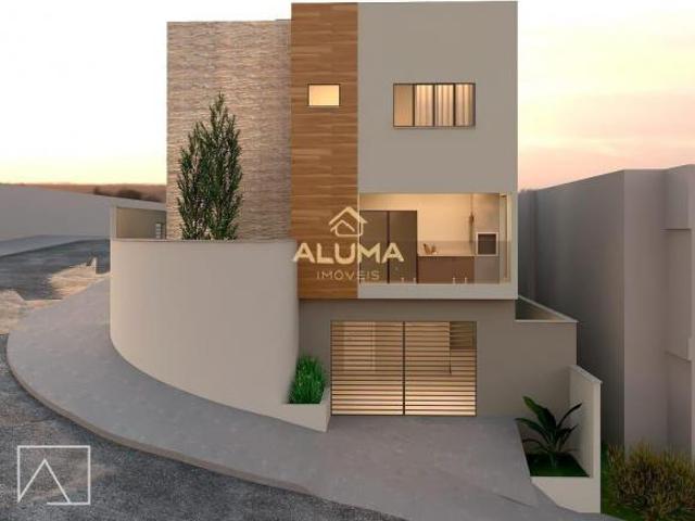 CASA TRIPLEX À VENDA NO BAIRRO SÃO LUCAS – DE ESQUINA!