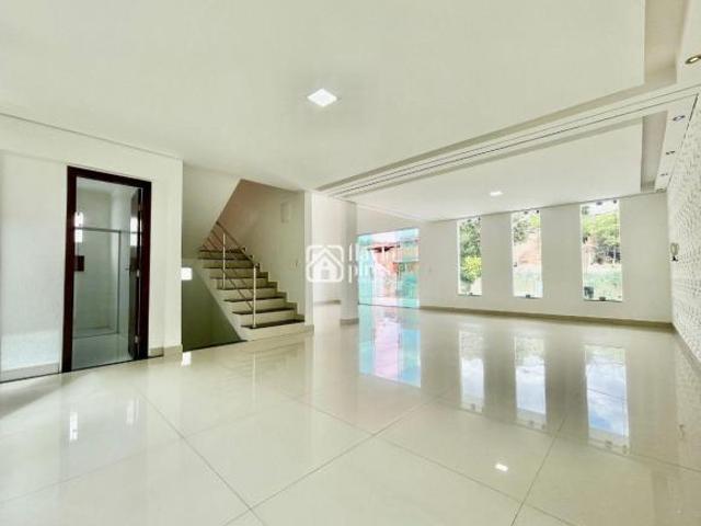 Casa Triplex à Venda no Bairro Renascer, Betim