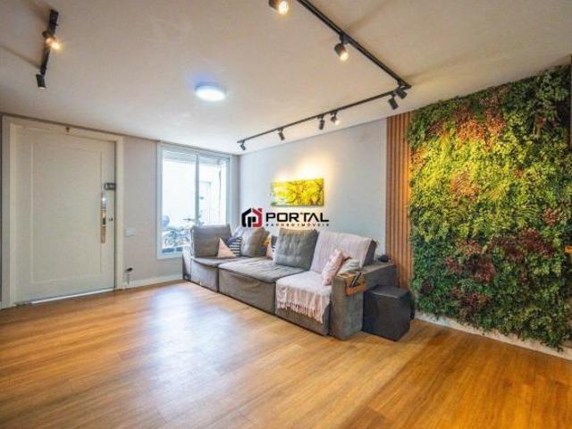 Casa triplex à venda no condomínio Modern Townhouse, localizado em bairro valorizado na região da Gr