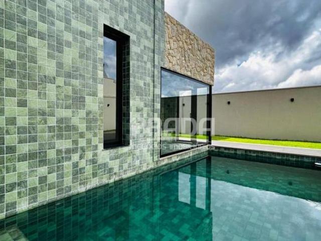 Casa triplex altíssimo padrão à venda