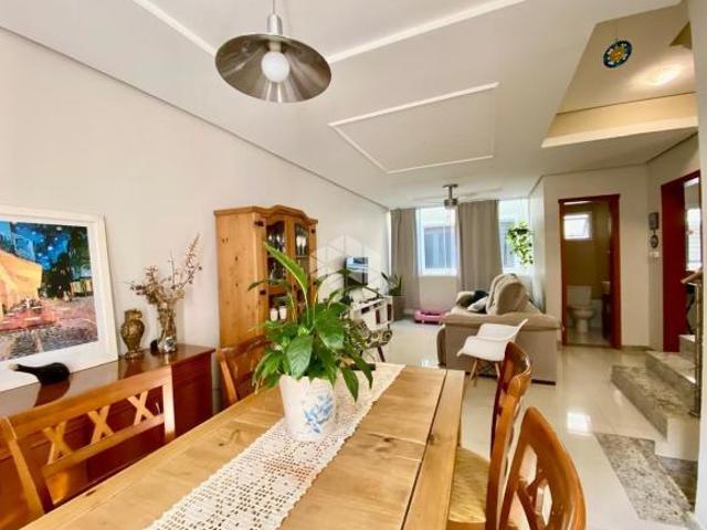 CASA TRIPLEX DE 3 DORMITÓRIOS A VENDA EM PORTO ALEGRE NA VILA IPIRANGA