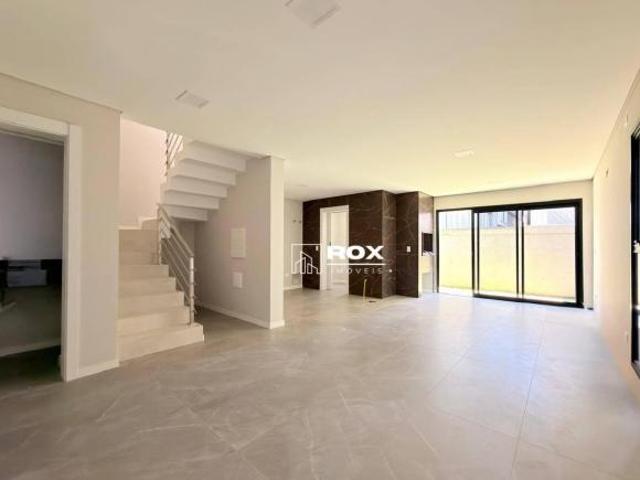 Casa tríplex de alto padrão, com 3 quartos, sendo 1 suíte à venda, 168 m² por R$ 1.150.000 Santa C
