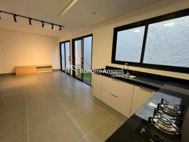 Casa triplex em condomínio com 3 suítes, automação, aquecimento solar, 168 m² no Chácaras Primavera