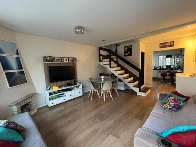 Casa triplex em condomínio no Ecoville com 2 suítes