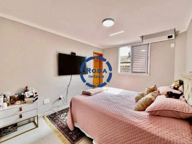 Casa Triplex em Villagio, três quartos sendo duas suítes, bairro do Marapé, porteira fechada, Santo