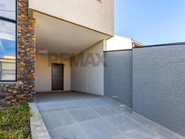 Casa Tríplex Moderno em Barreirinha: Conforto e Estilo!