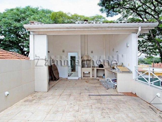 CASA TRIPLEX MOEMA 4 SUÍTES