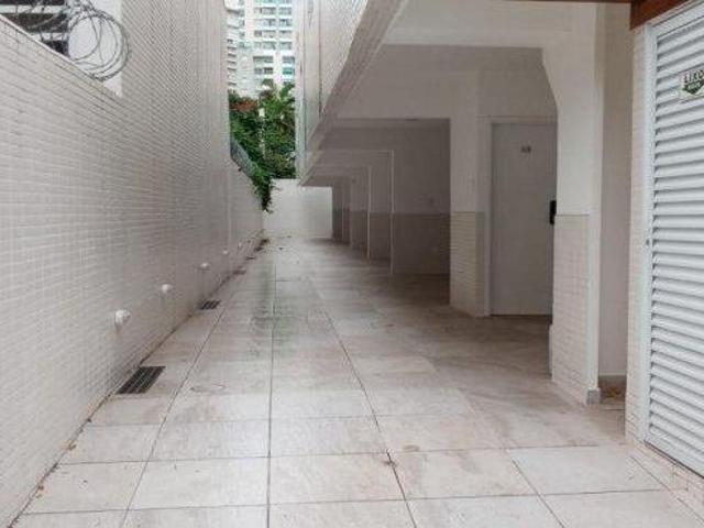 Casa triplex nova com duas vagas e churrasqueira na cobertur