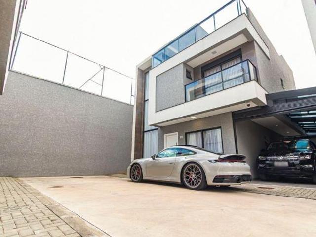 Casa Triplex no Xaxim | 3 Suítes | 170m² | Porteira Fechada | 4 Vagas