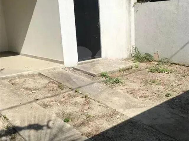 Casa triplex, primeira locação, em local silencioso e tranquilo, cercada por muito verde, 128m², R$ 5