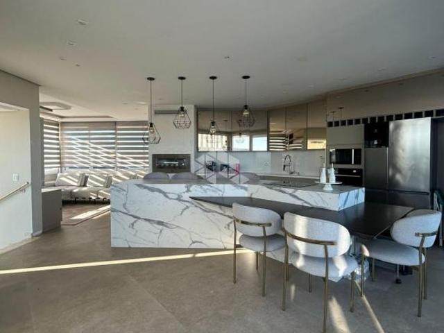 Casa Triplex pronta para morar em Eldorado do Sul ? 3 quartos, 2 suítes, piscina, garagem e muito co