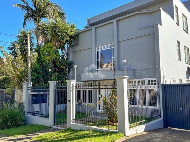 Casa única na Chácara das Pedras 356m², terraços e garagem para 6 carros