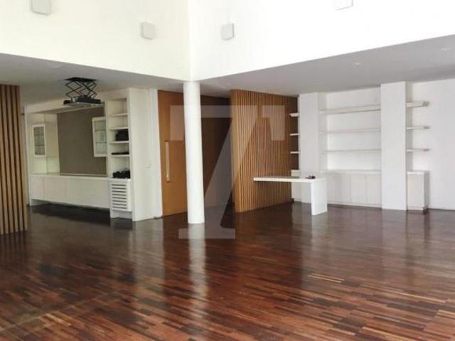 Casa única à venda em Alto de Pinheiros