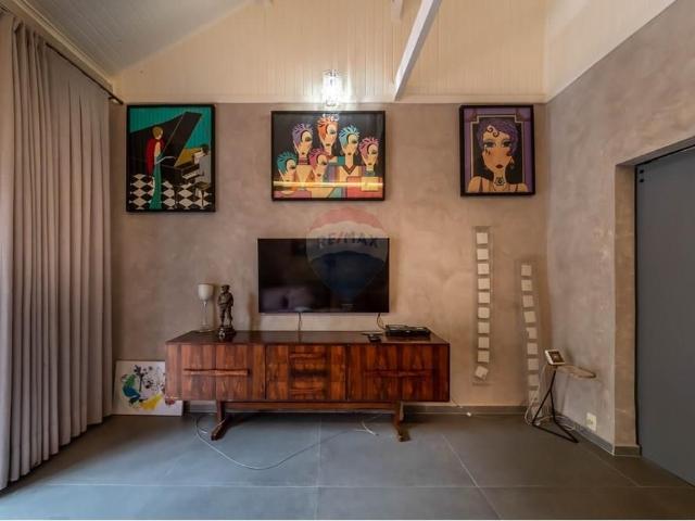 Casa única com estilo vibrante na Pompéia
