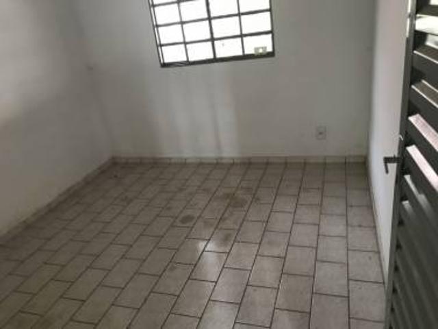 CASA USADA JD. IMPERIAL 2/4 S/SUÍTE