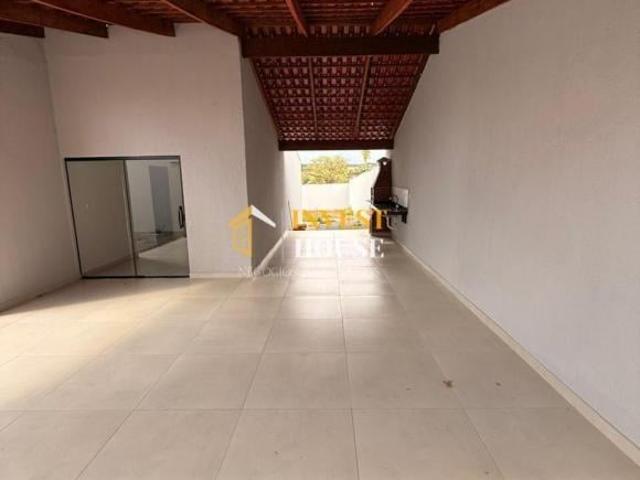 Casa usada reformada de 2/4 com quintal grande