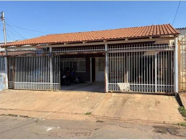 CASA VAZADA À VENDA NO SETOR OESTE GAMA 4 QUARTOS COM 3 SUÍTES