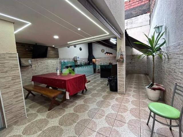 Casa à venda em Osasco SP, no bairro Veloso: 3 quartos, 1 sala, 2 banheiros, 2 vagas de garagem!