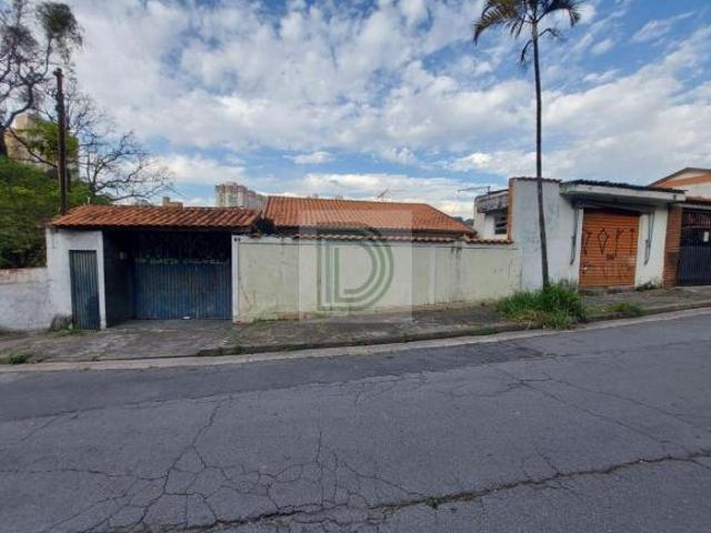CASA VELHA COM AMPLO TERRENO 80 MTS DE FRENTE