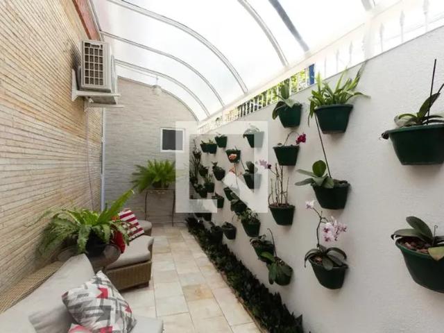 Casa à Venda Moema, 3 Quartos, 200 m2