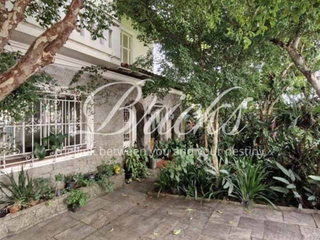 CASA VENDA NA ACLIMAÇÃO COM 6 QUARTOS PISCINA E CHURRASQUEIRA