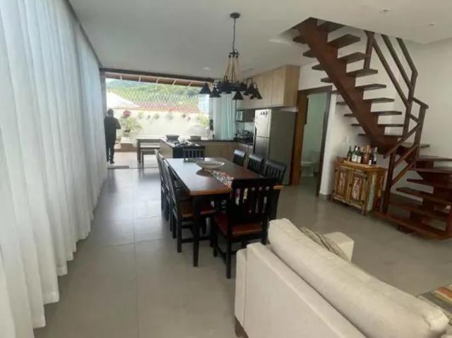 Casa à venda na praia de Juquehy, a 700 m da praia