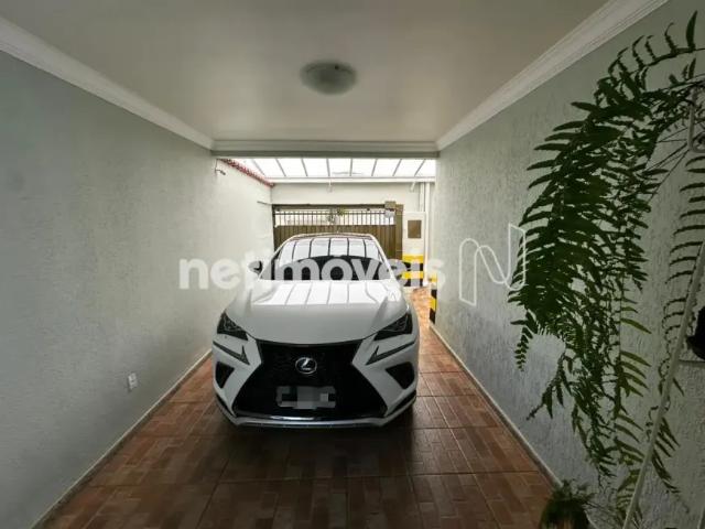 Casa à Venda no Bairro Fernão Dias – Ampla, Moderna e Aconchegante