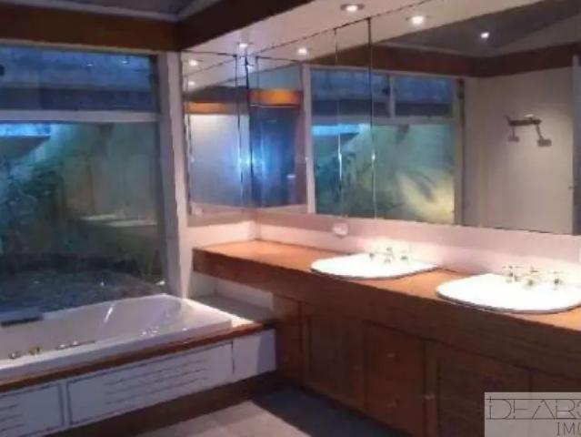 Casa à Venda no Cidade Jardim 4 Suítes, 5 Vagas e Amplo Jardim