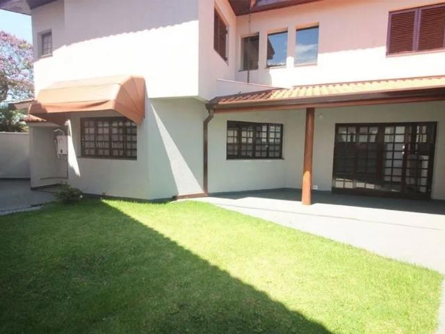 Casa à venda no Condomínio São Paulo II na Granja Viana