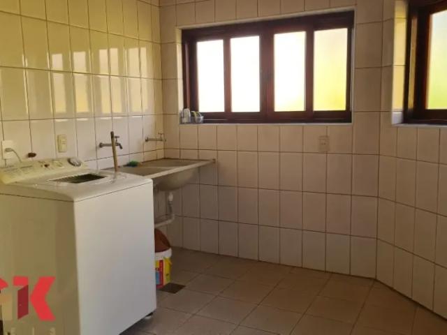 Casa á venda no condomínio residencial Maison Blanche em Valinhos SP, com 3 suítes, sala de TV, sala