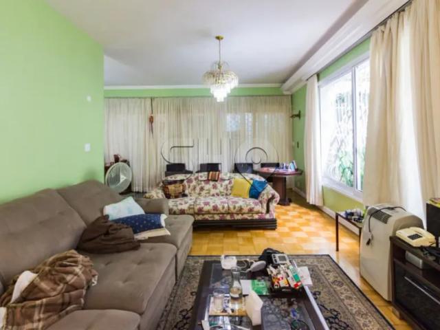 Casa à venda no Pacaembú com 4 dormitórios