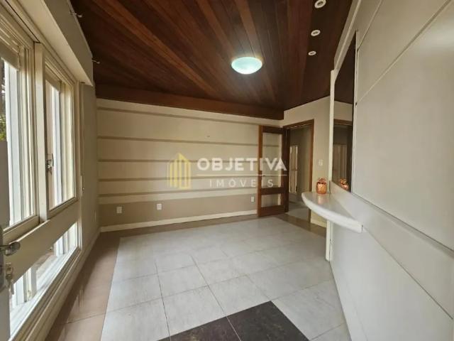 Residência Amplamente Iluminada com Espaço Gourmet no Ouro Branco
